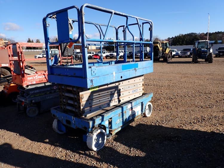 SOLD - Genie GS-3246 Construction Aerial Lifts | Tractor Zoom
