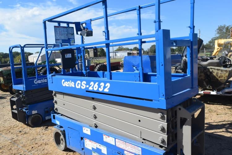 SOLD - Genie GS-2632 Construction Aerial Lifts | Tractor Zoom