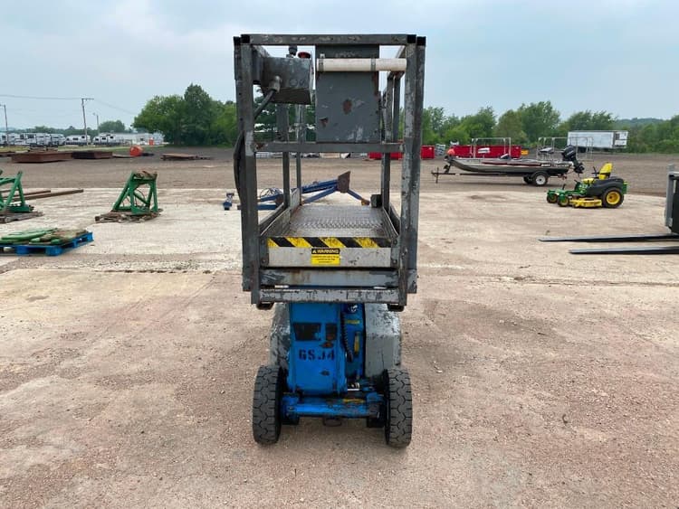 Genie V-1832 Construction Aerial Lifts for Sale | Tractor Zoom