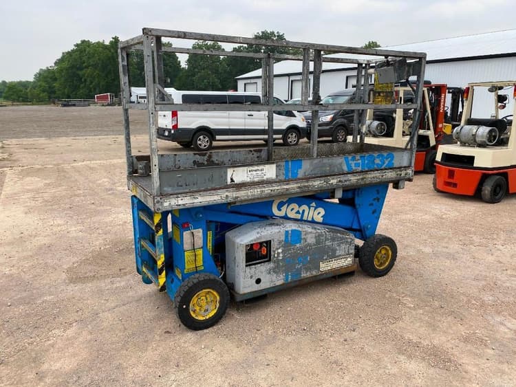 Genie V-1832 Construction Aerial Lifts for Sale | Tractor Zoom