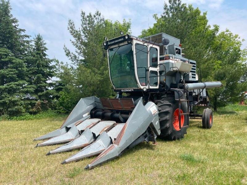 SOLD - Gleaner F2 Combine Combines with --- Hrs | Tractor Zoom
