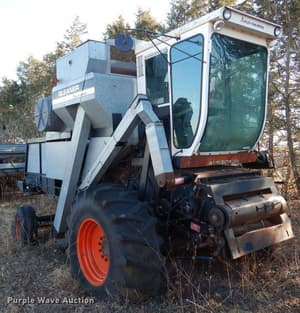 SOLD - Gleaner M combine Combines with --- Hrs | Tractor Zoom