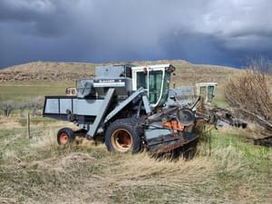 SOLD - Gleaner M combine, front duals Combines with --- Hrs | Tractor Zoom