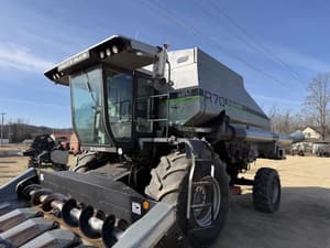 SOLD - Gleaner R70 Lot No. 3558 Combines with 2,867 Hrs | Tractor Zoom