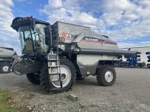 SOLD - 2025 Gleaner T71 Stock No. EQ0138344 Combines with 5.5 Hrs ...
