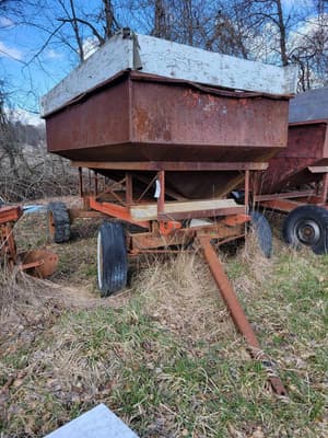SOLD - Gravity wagon Harvesting | Tractor Zoom