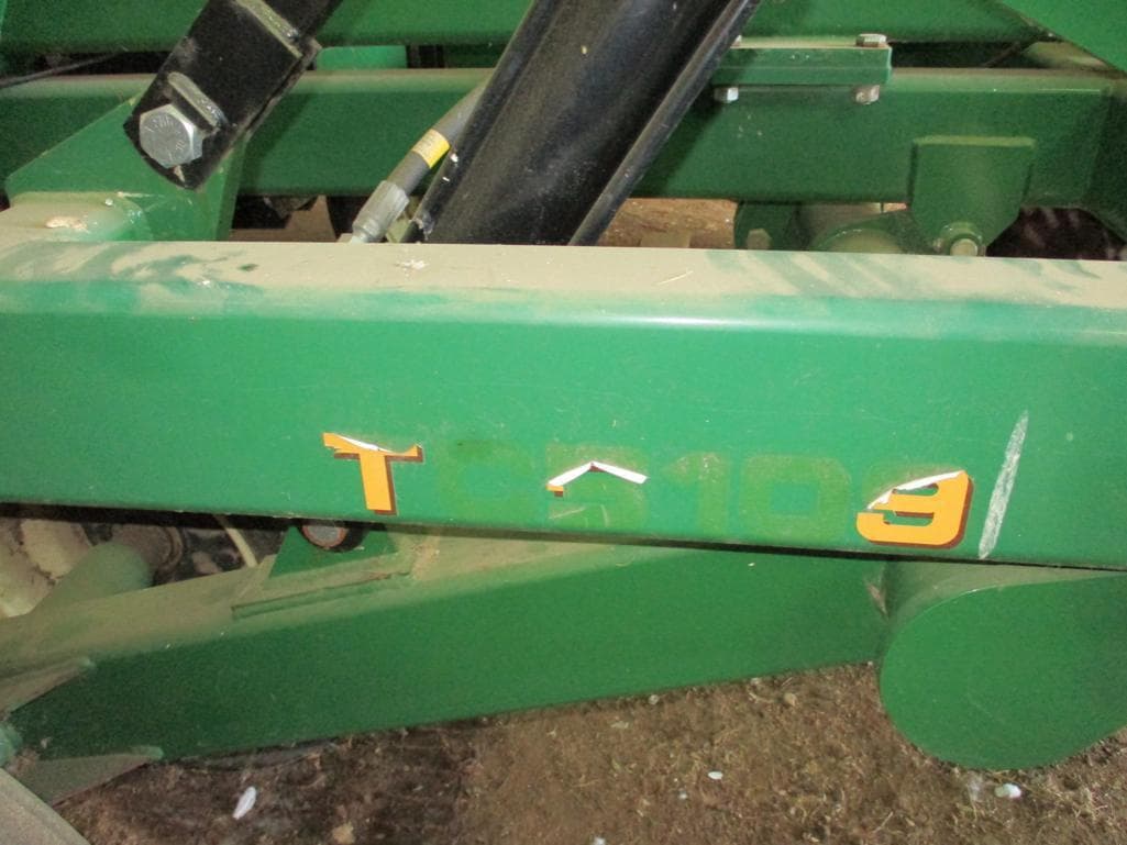 Tractor Zoom - Great Plains TC5109