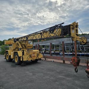 SOLD - Grove RT528C Lot No. 1041 Construction with 1,984 Hrs | Tractor Zoom