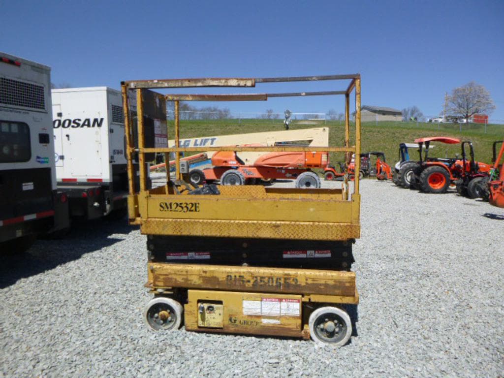 Grove SM2532E Construction Aerial Lifts for Sale | Tractor Zoom