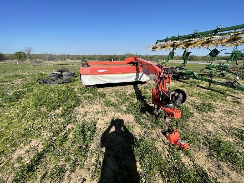 Kuhn GMD 3550 TL Hay and Forage Mowers - Disk for Sale | Tractor Zoom