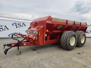 SOLD - H&S 5142 Lot No. 49591 Manure Handling with 4,200 Gal | Tractor Zoom
