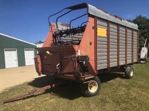 SOLD - H&S 7+4 Chopper Box Harvesting | Tractor Zoom