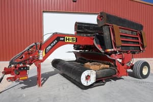 SOLD - H&S TFM2135 35' Tri-Flex hay merger Hay and Forage | Tractor Zoom
