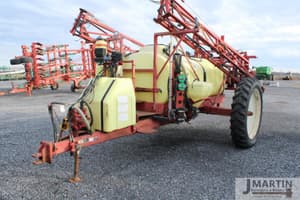 SOLD - Hardi NAV1000 sprayer Chemical Applicators with 60 ft | Tractor Zoom