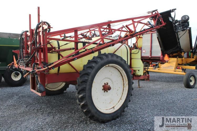 Hardi Navigator 1000 Chemical Applicators Sprayers - Pull Type for Sale ...