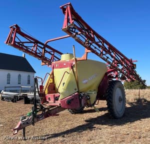 SOLD - Hardi Navigator 4000 sprayer Chemical Applicators with 1,200 Gal ...