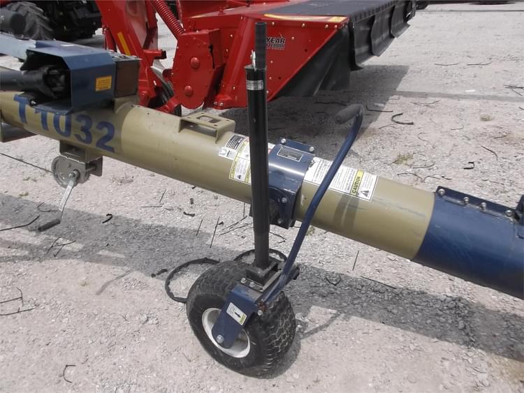 Harvest International T1032 Harvesting Grain Augers/Conveyors for Sale | Tractor Zoom