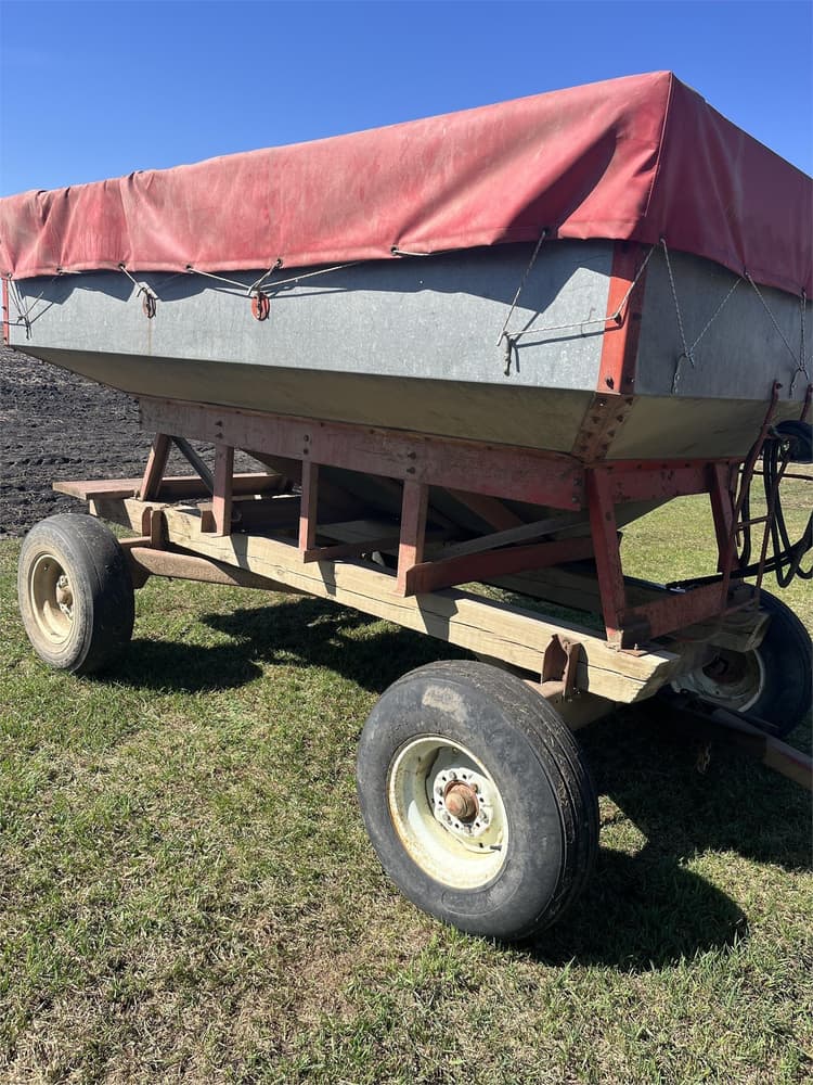 Heider 200 Harvesting Gravity Wagons for Sale | Tractor Zoom
