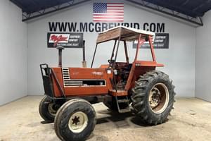 SOLD - Hesston 680 Utility Tractor Tractors with 4,171 Hrs | Tractor Zoom