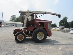 SOLD - Hesston 7600 Lot No. 4827 Harvesting with 3,708 Hrs | Tractor Zoom