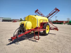 SOLD - Hiniker HD60 Pull-Type Sprayer Lot No. 39046 Chemical ...