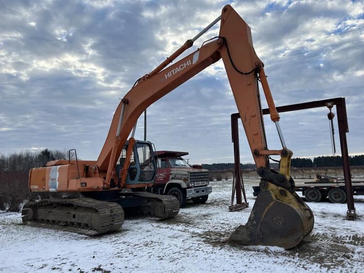 SOLD - Hitachi EX220 Construction Excavators | Tractor Zoom