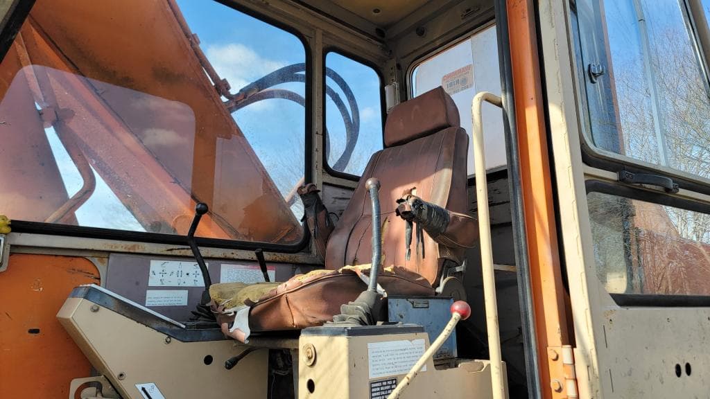 Hitachi UH123 Construction Excavators for Sale | Tractor Zoom