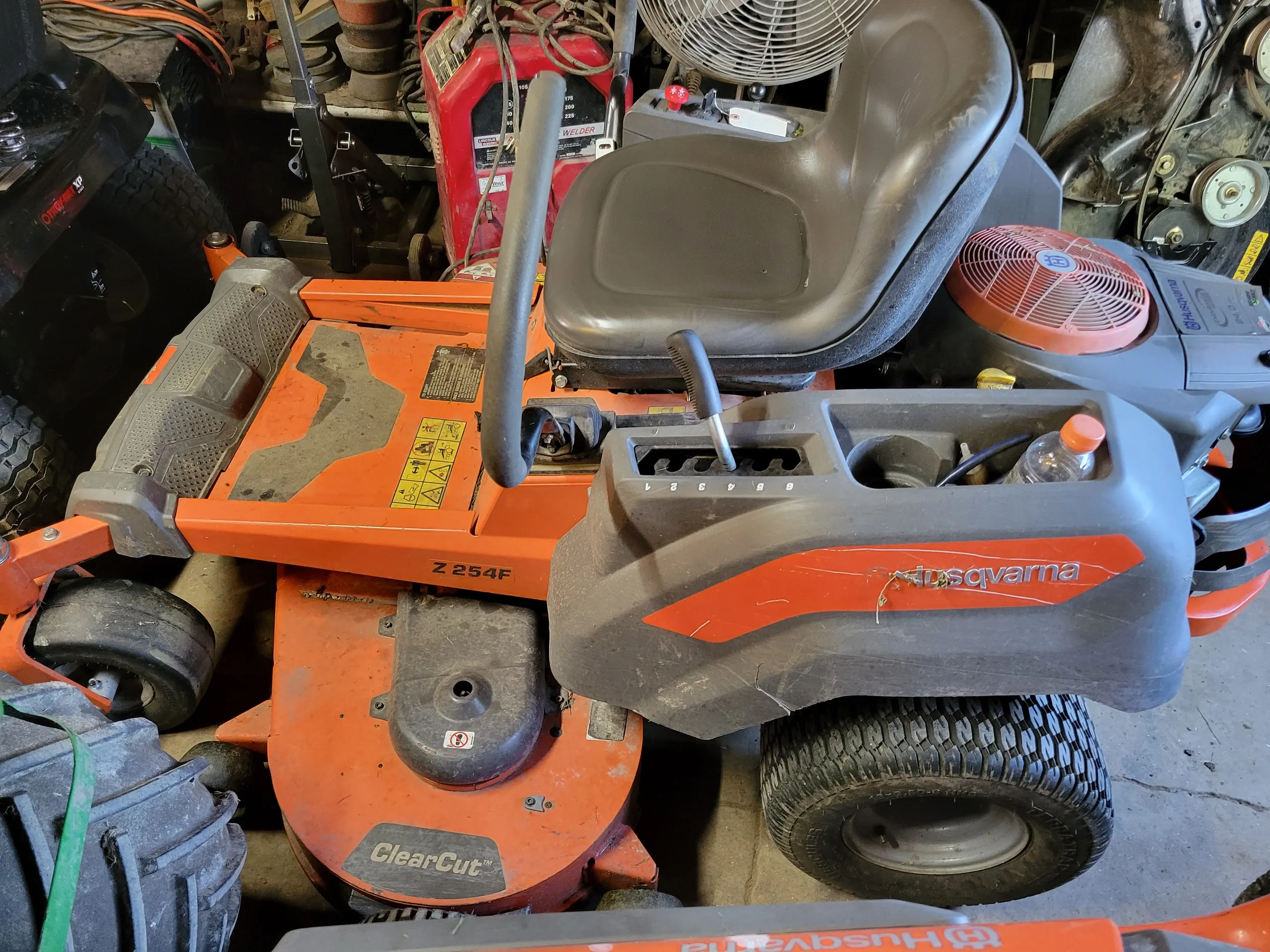 SOLD - Husqvarna Z254F Lot No. c7f61abe-f169-11ec-9544-0246304ce823 ...