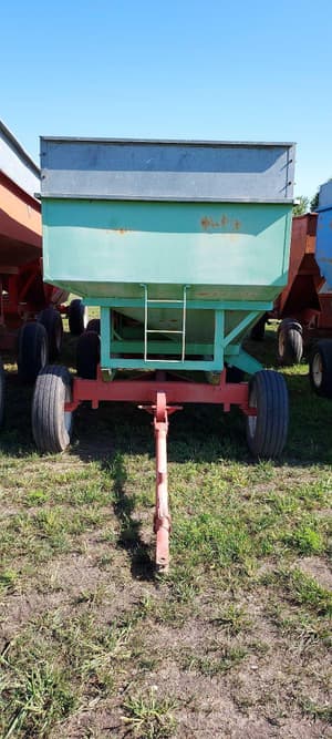 SOLD - Parker Undetermined Harvesting | Tractor Zoom