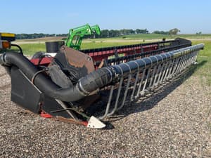 SOLD - ID0585 1020 Int. Flex Head w/Air Bar Harvesting | Tractor Zoom