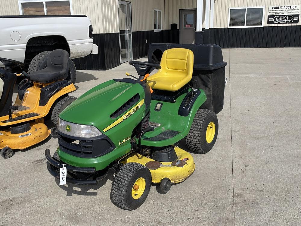 John Deere LA125 Other Equipment Turf for Sale | Tractor Zoom