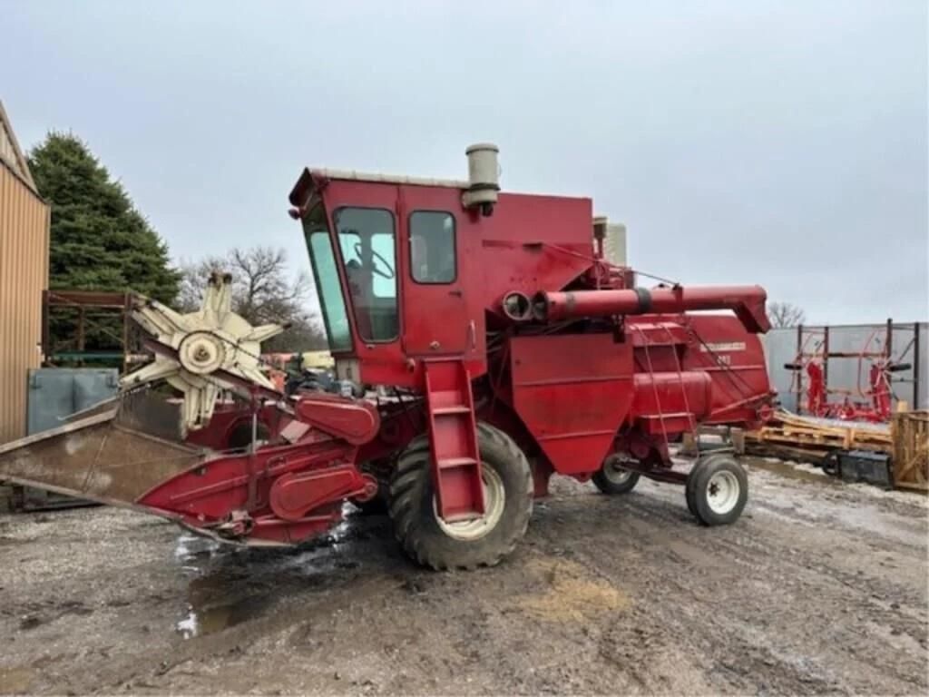 SOLD - International Harvester 403 Combines with 2,262 Hrs | Tractor Zoom