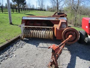 SOLD - IH 440 SQ BALER Hay and Forage with --- Bales | Tractor Zoom