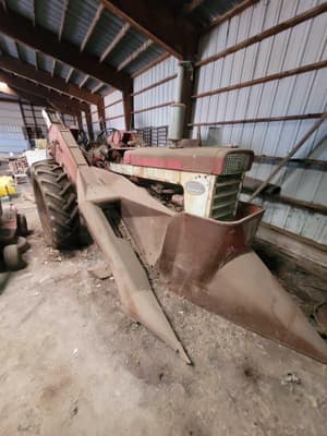 SOLD - IH 560 tractor with mounted corn picker Tractors with 1,537 Hrs ...