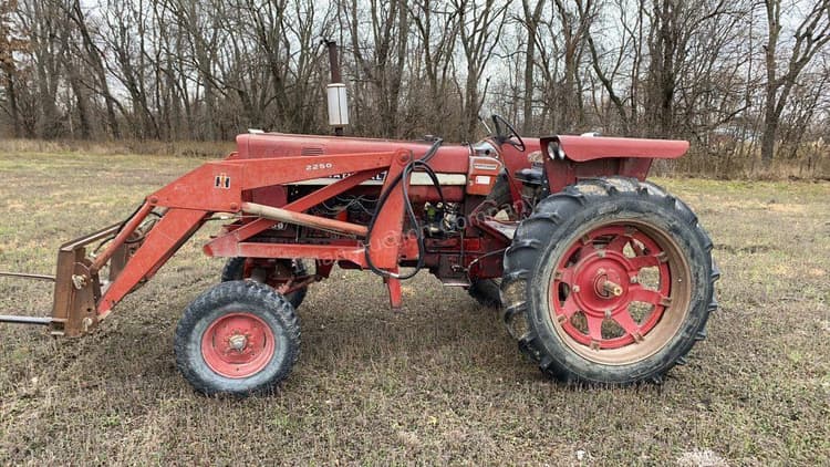 International Harvester 656 Tractors 40 to 99 HP for Sale | Tractor Zoom