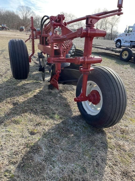 International Harvester 710 Tillage Plows for Sale | Tractor Zoom