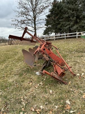 SOLD - IH 720 bottom plow, spring loaded coulters w/drag Tillage with ...