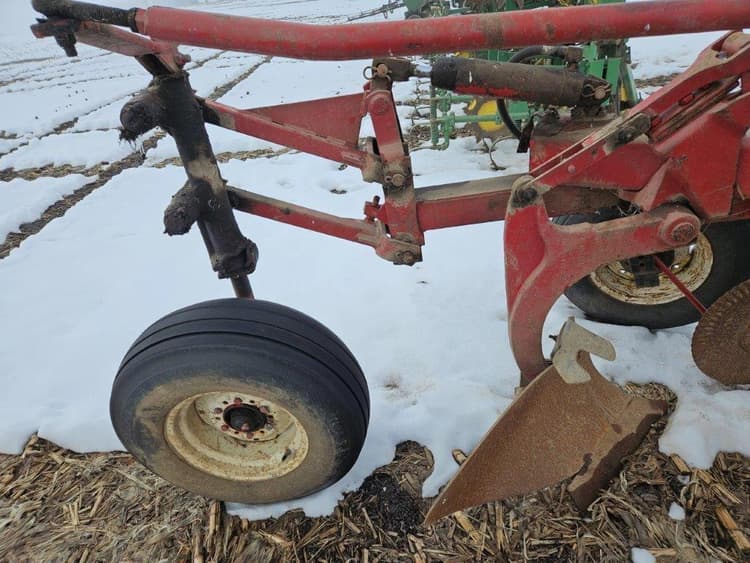 International Harvester 720 Tillage Plows for Sale | Tractor Zoom