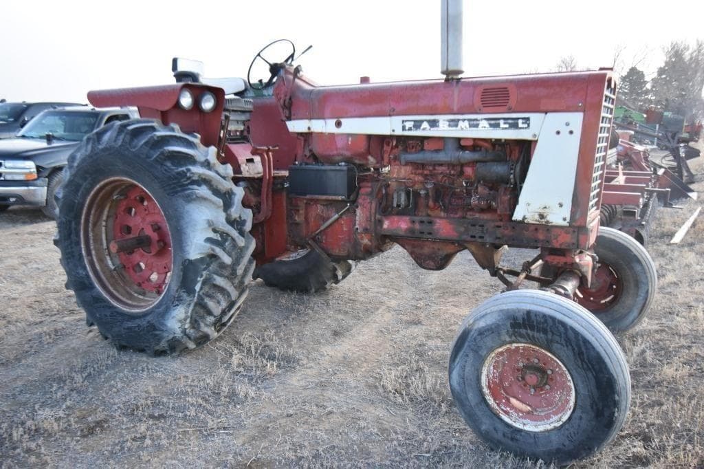 International Harvester 806 Tractors 100 to 174 HP for Sale | Tractor Zoom