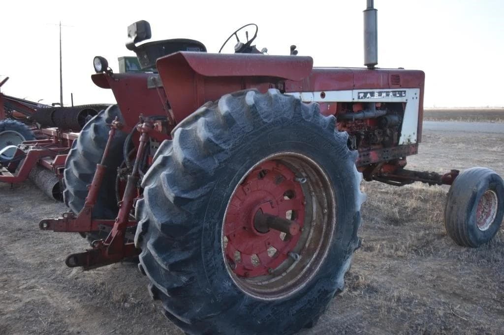 International Harvester 806 Tractors 100 to 174 HP for Sale | Tractor Zoom