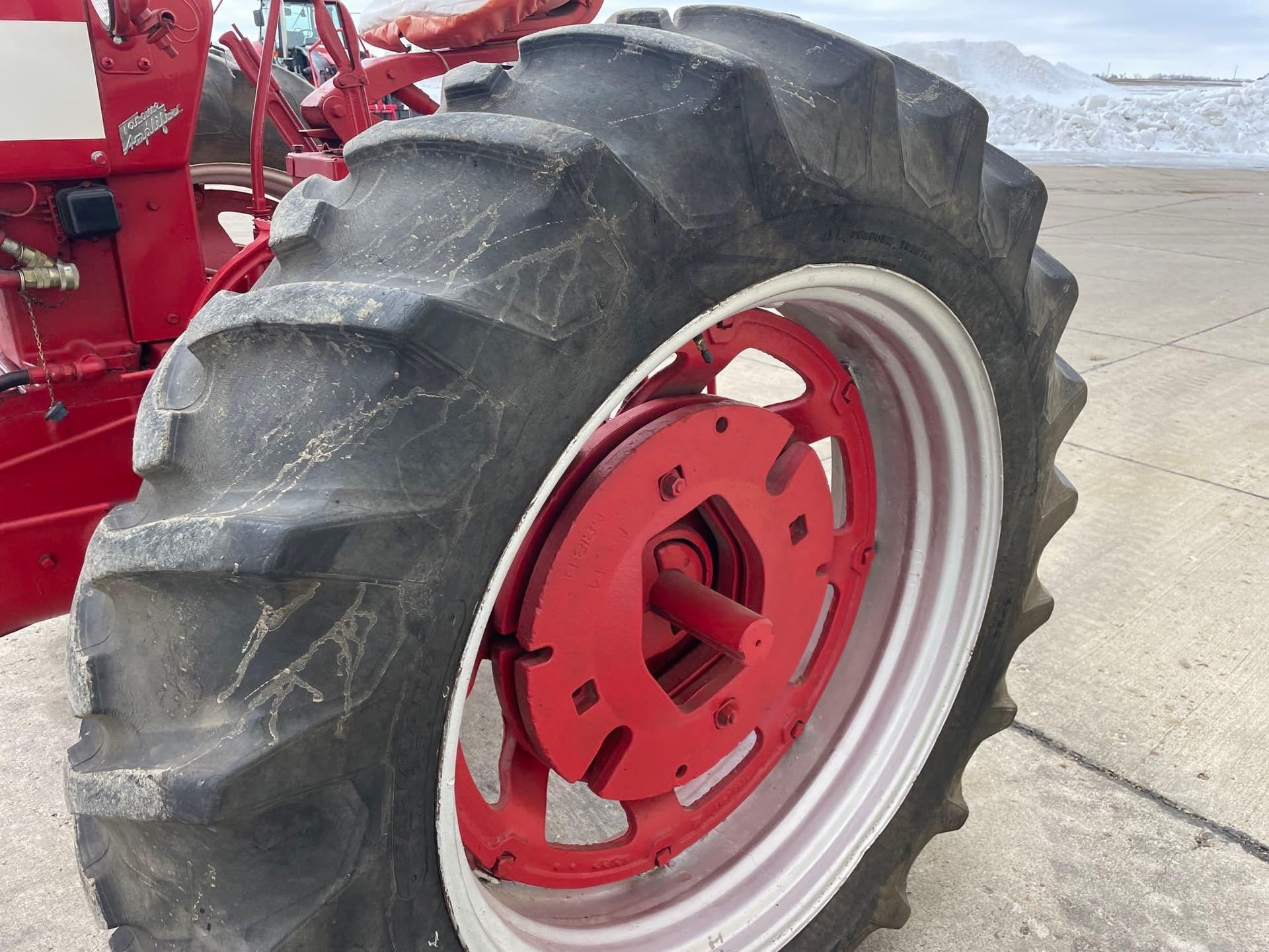 Tractor Zoom - International Harvester 450