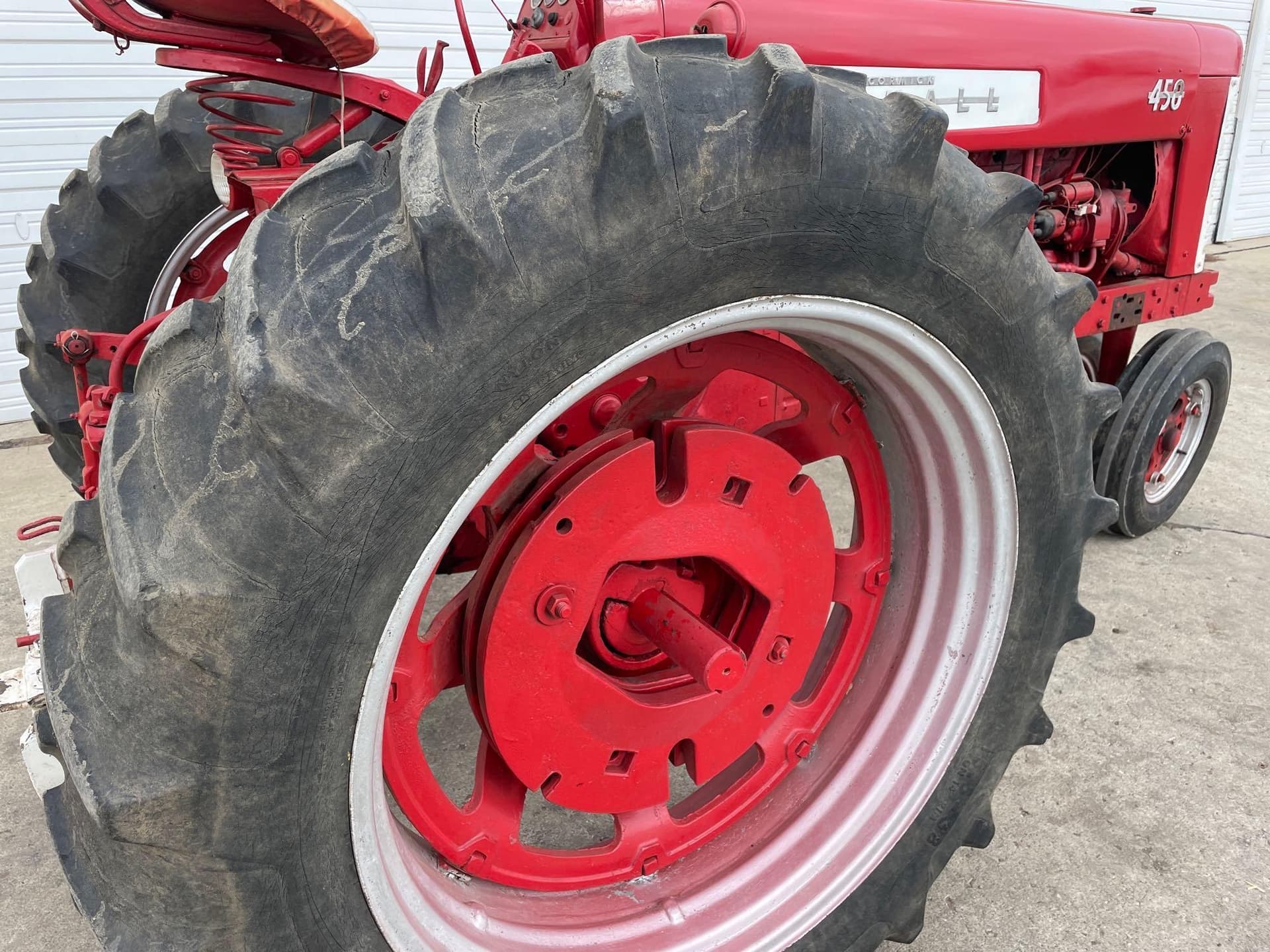 Tractor Zoom - International Harvester 450