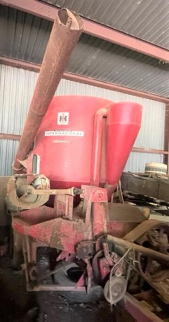 International Harvester 1050 Hay and Forage Grinders/Mixers for Sale ...