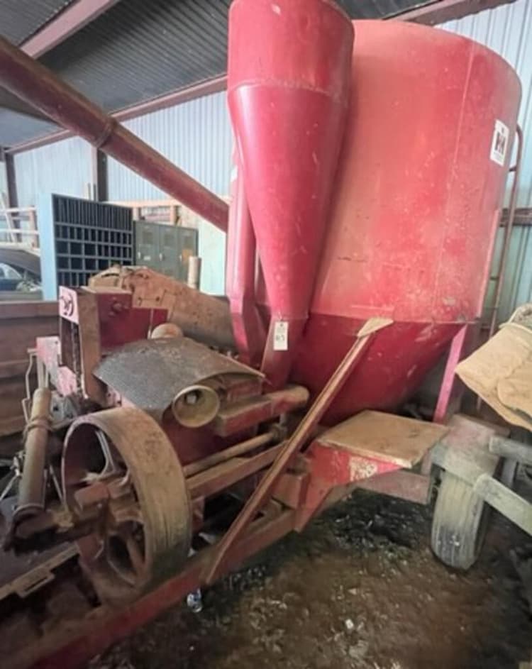 International Harvester 1050 Hay and Forage Grinders/Mixers for Sale ...