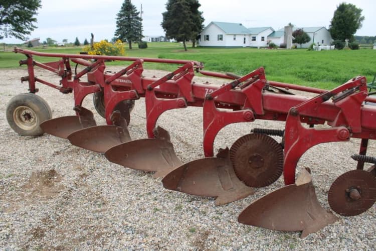 International Harvester 720 Tillage Plows for Sale | Tractor Zoom