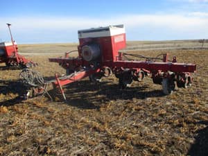 SOLD - IHC 950 Planter Planting with --- Rows | Tractor Zoom