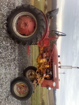SOLD - 1971 International Harvester 140 Lot No. 494424 Tractors with 28 ...