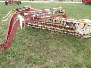 SOLD - INTERNATIONAL 35 - 5 BAR FIELD RAKE Hay and Forage | Tractor Zoom