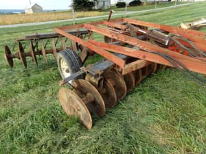 SOLD - INTERNATIONAL 350 TRANSPORT DISC Tillage with 9 ft | Tractor Zoom