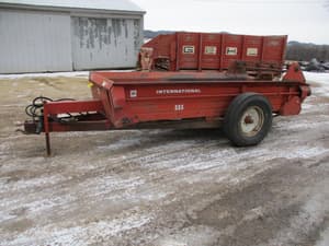 SOLD - International 555 Manure Spreader Manure Handling | Tractor Zoom